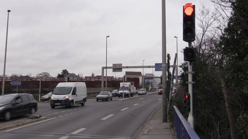 Circulation routière. Vers la fin des feux rouges en France ? | Portes ...